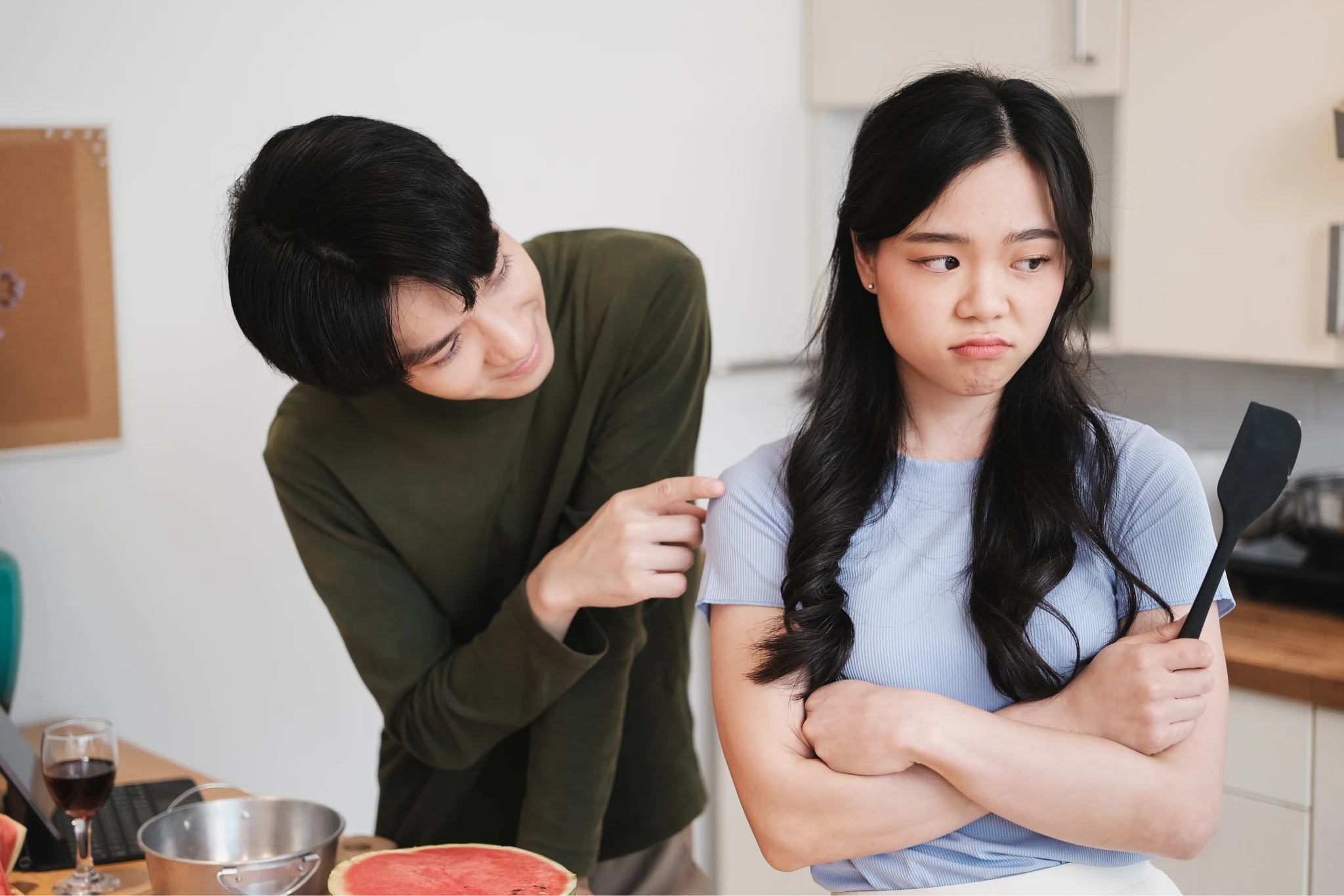 8 Cara Efektif Menghadapi Cewek Ngambek - Bromen